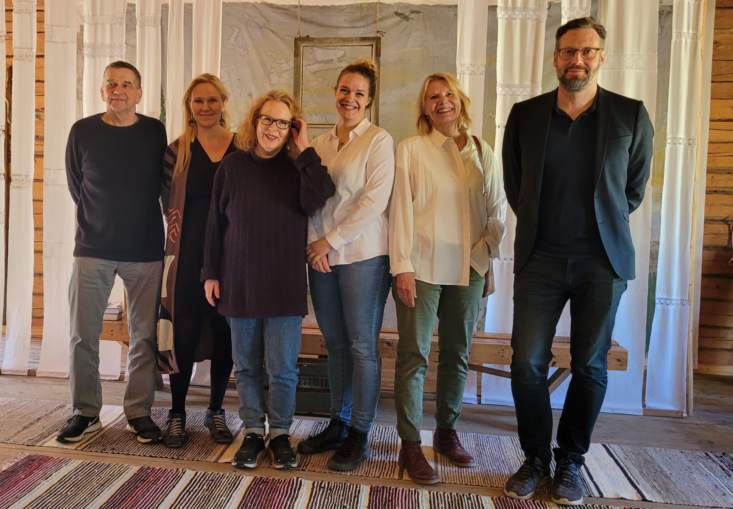 Kuusi eturivin kirjailijaa Katse ajan läpi -tapahtumassa | Vennalammi ...